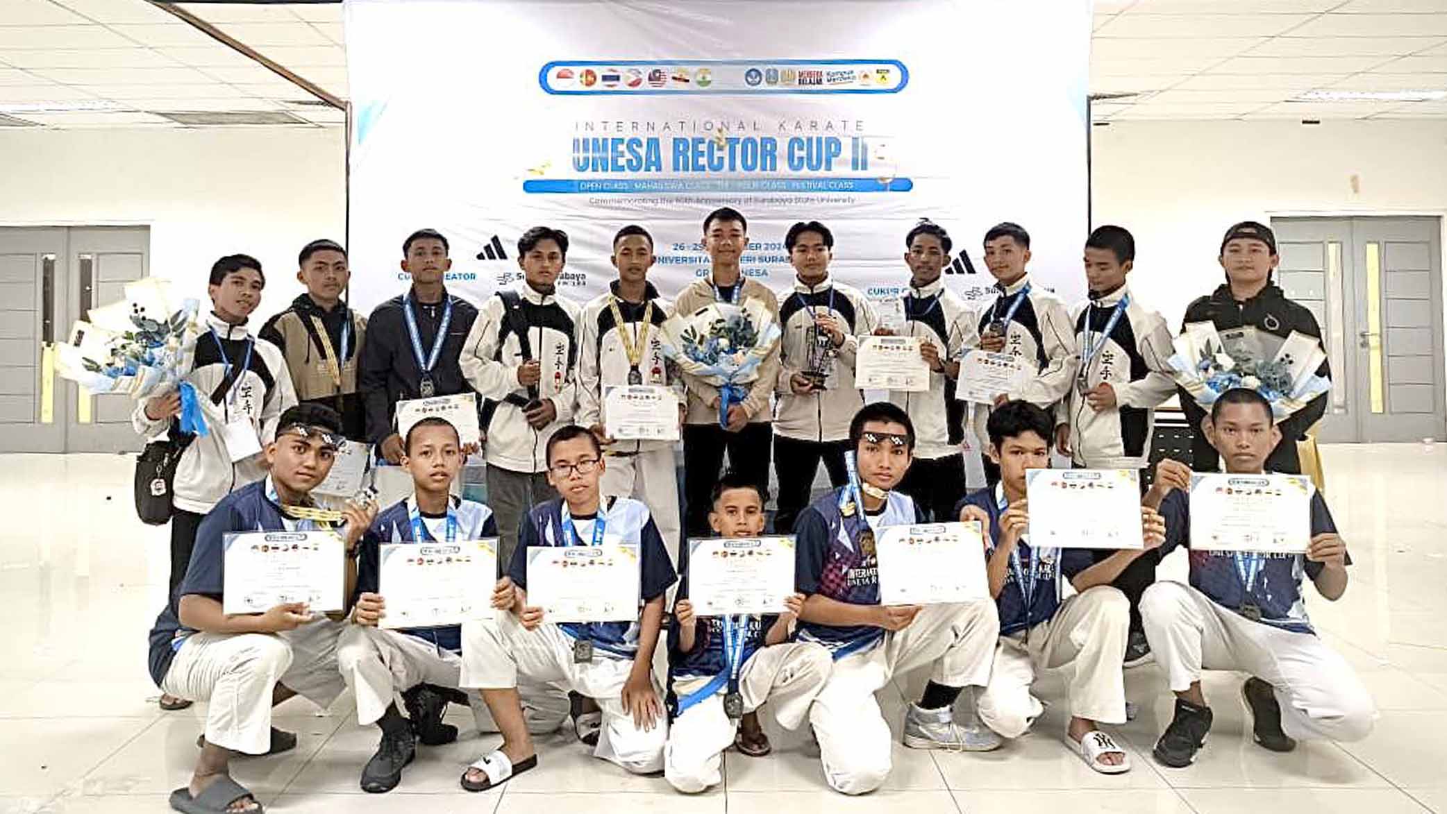 Santri TMI Borong Medali Kejuaraan Internasional Karate UNESA